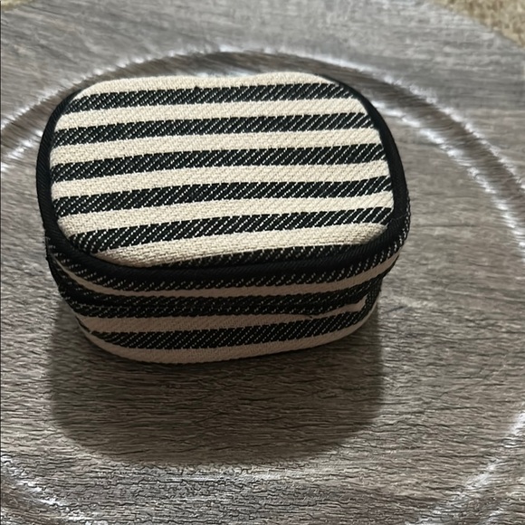 thirty-one | Bags | Thirtyone Mini Zipper Pouch Case Black Cream Stripe ...